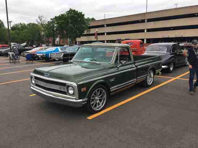 Chevrolet C-10 - Cars-On-Line.com