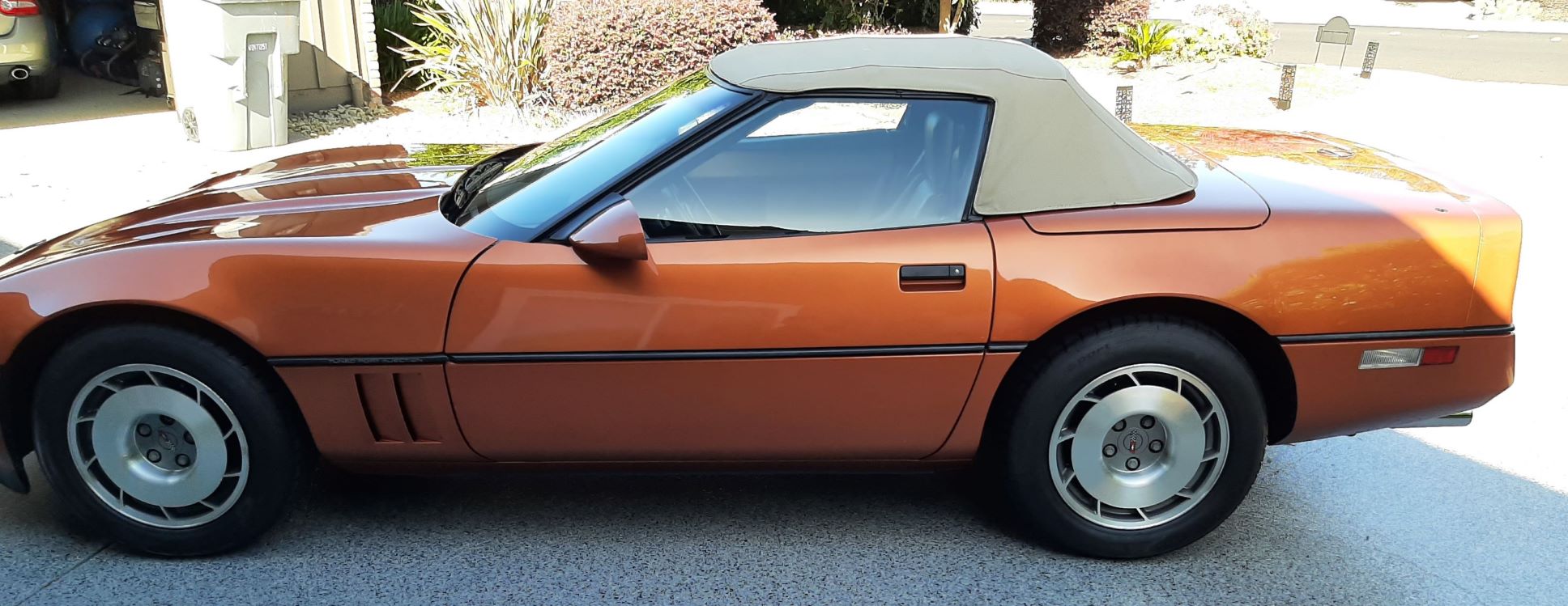 Chevrolet Corvette - Cars-On-Line.com