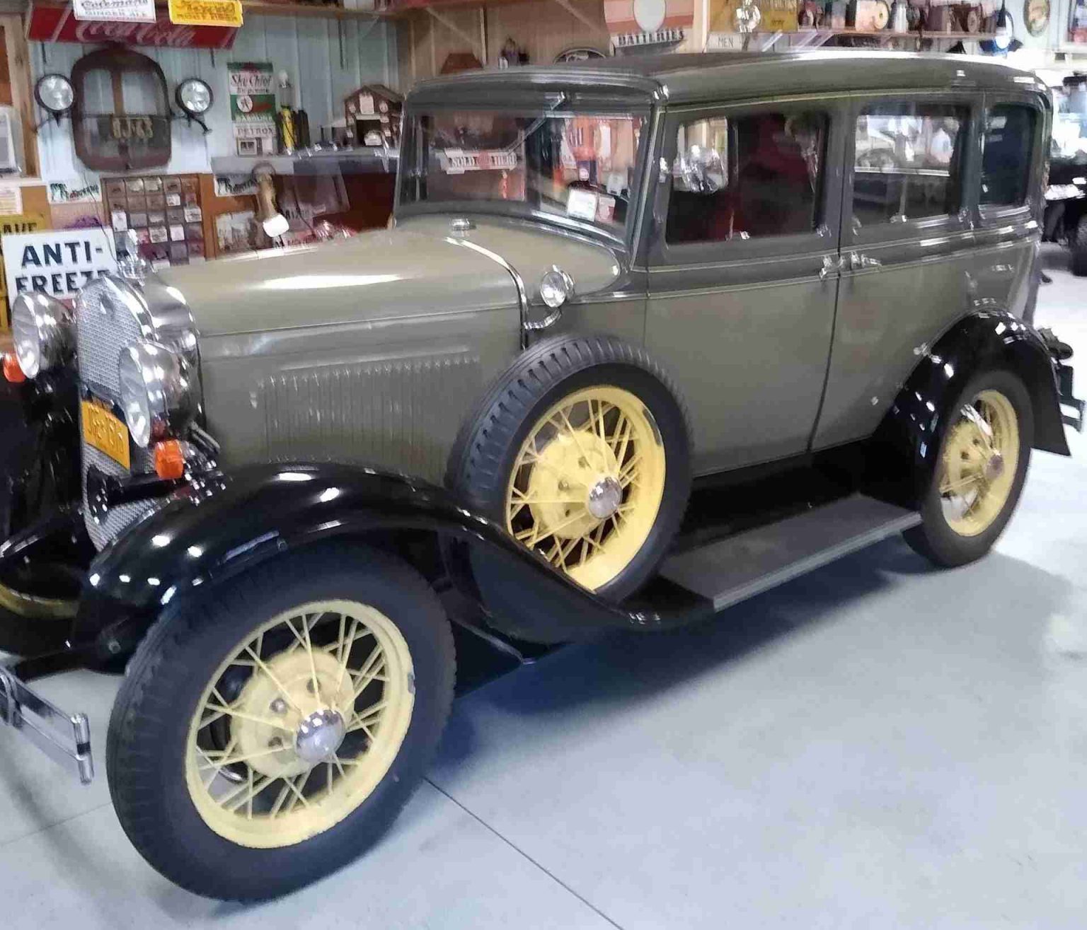 Ford Slant Window - Cars-On-Line.com