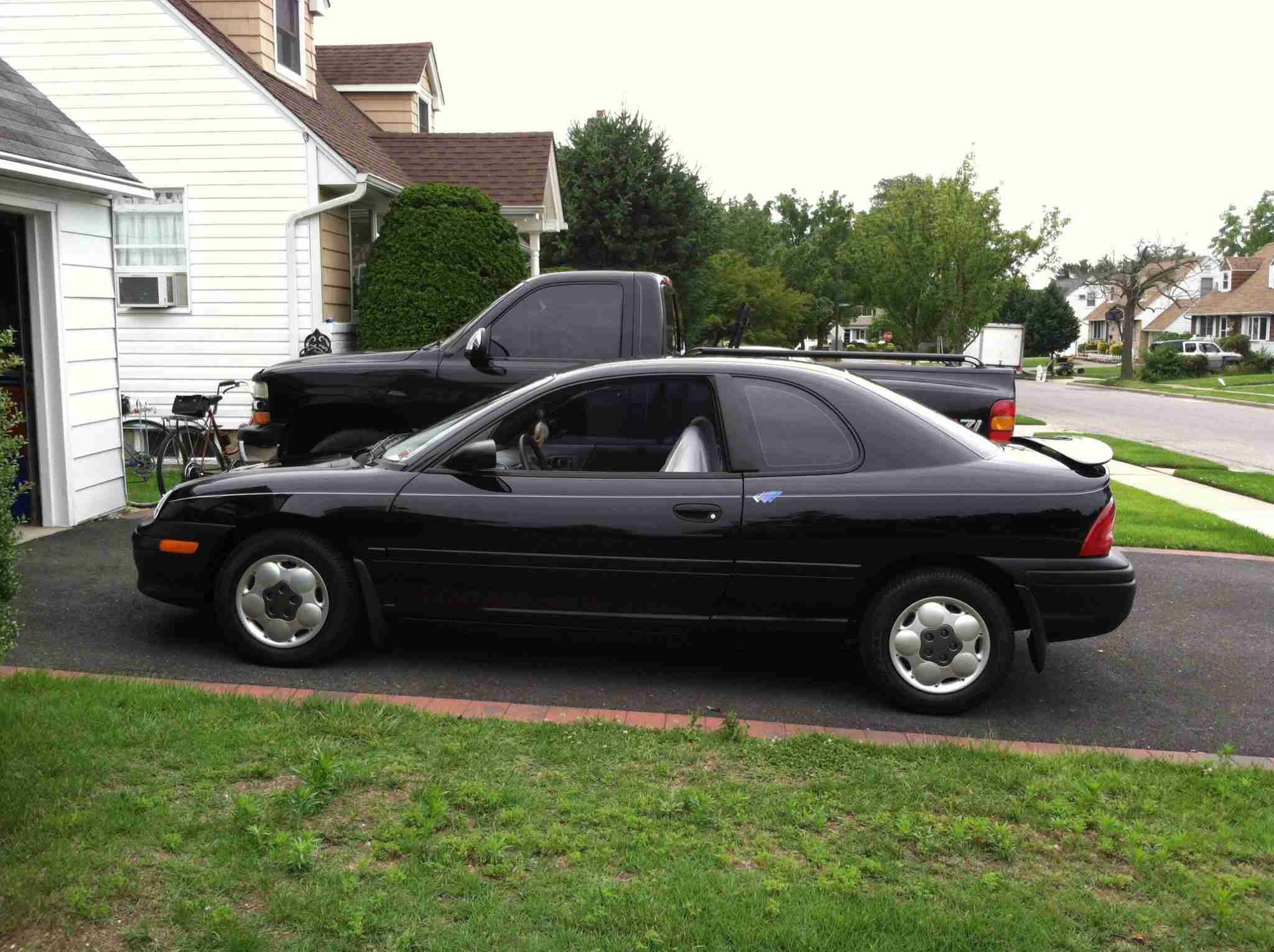 Dodge Neon Highline - Cars-On-Line.com