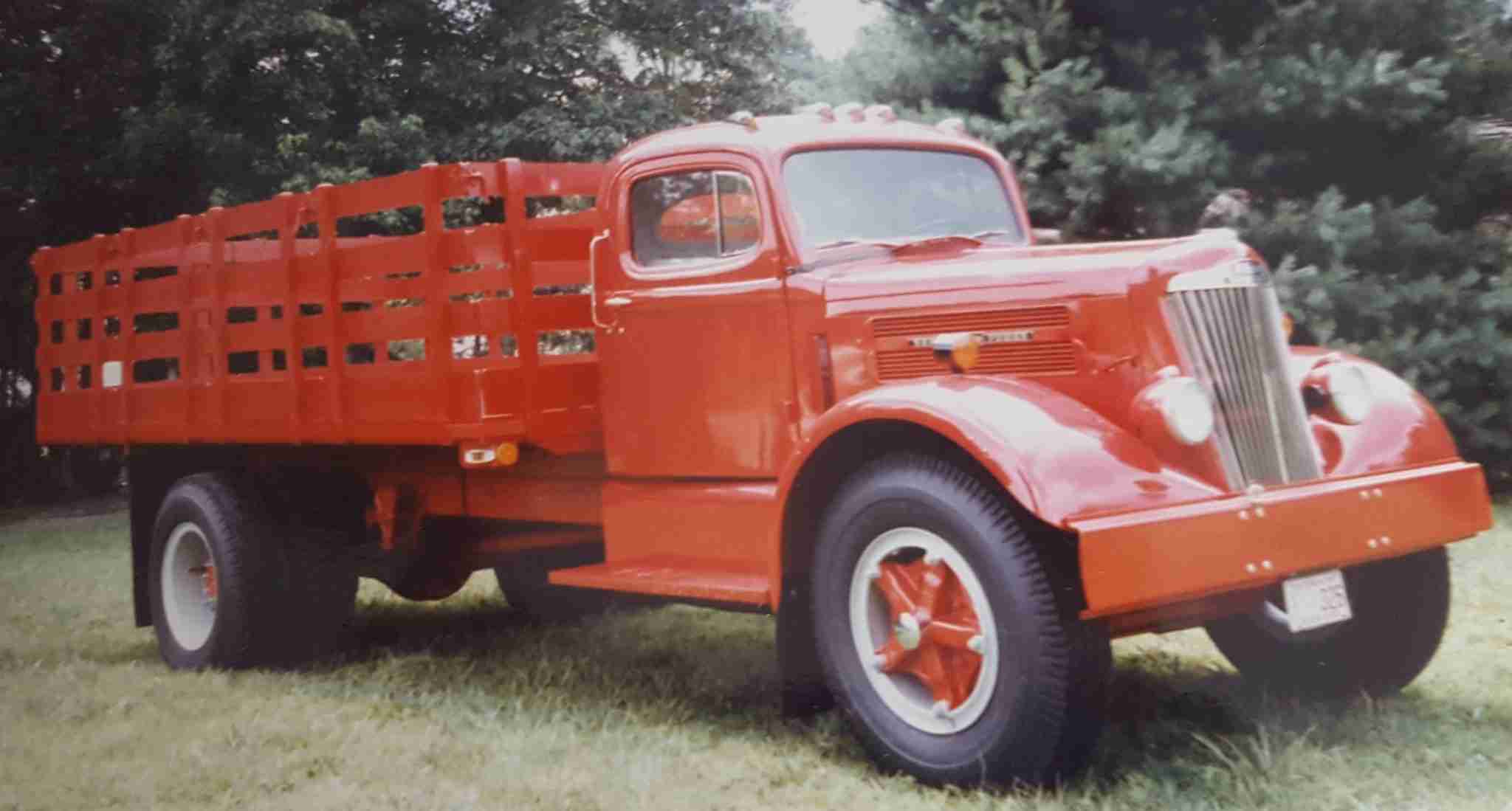 White WC20 2-Ton Truck - Cars-On-Line.com