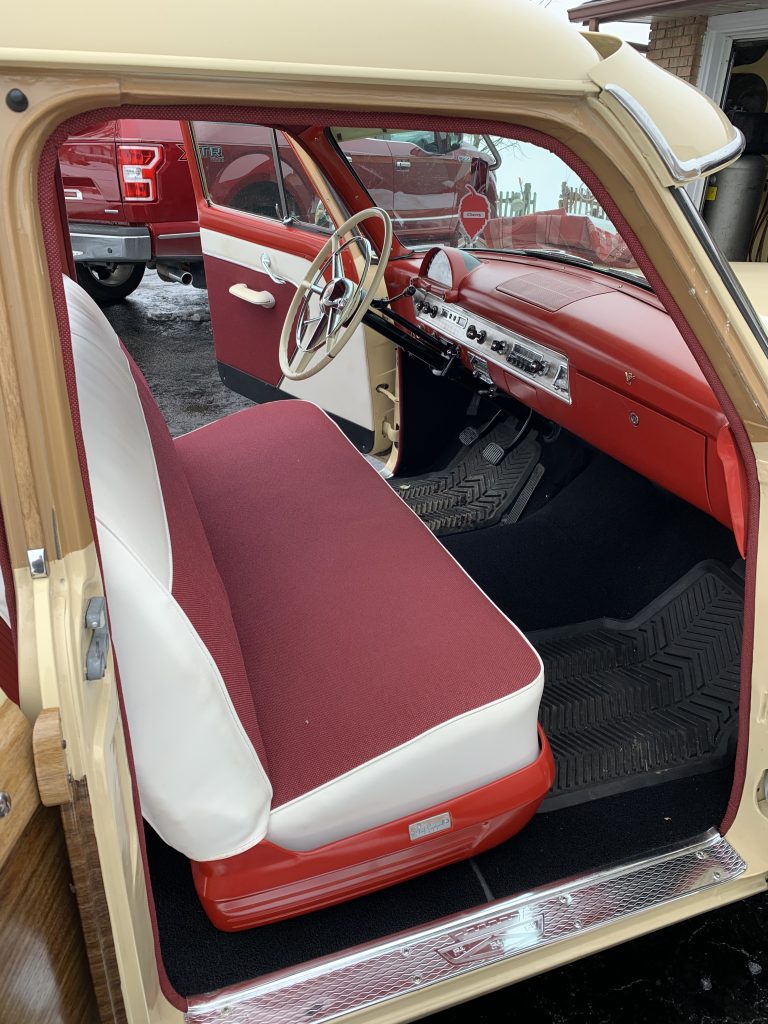 Ford Country Squire - Cars-On-Line.com