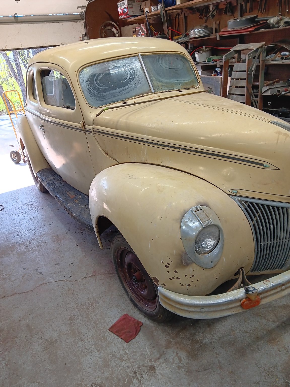 Ford Opera Coupe - Cars-On-Line.com