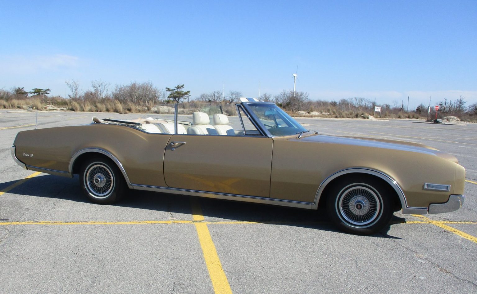 Oldsmobile Delta 88 - Cars-On-Line.com