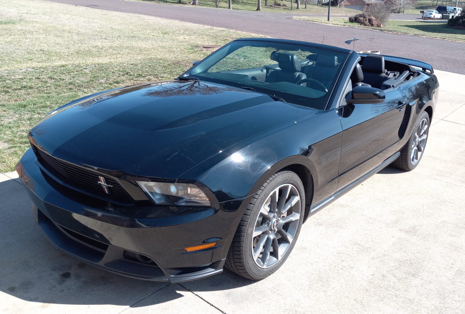 Mustang GT/CS - Cars-On-Line.com