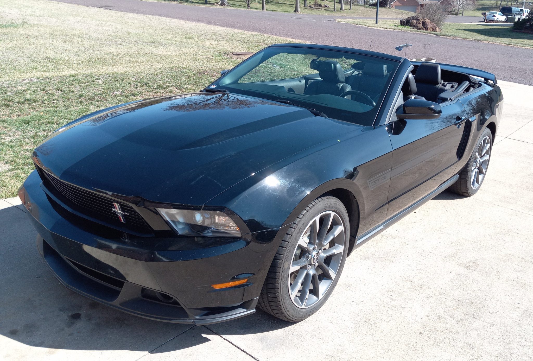 Mustang GT/CS - Cars-On-Line.com