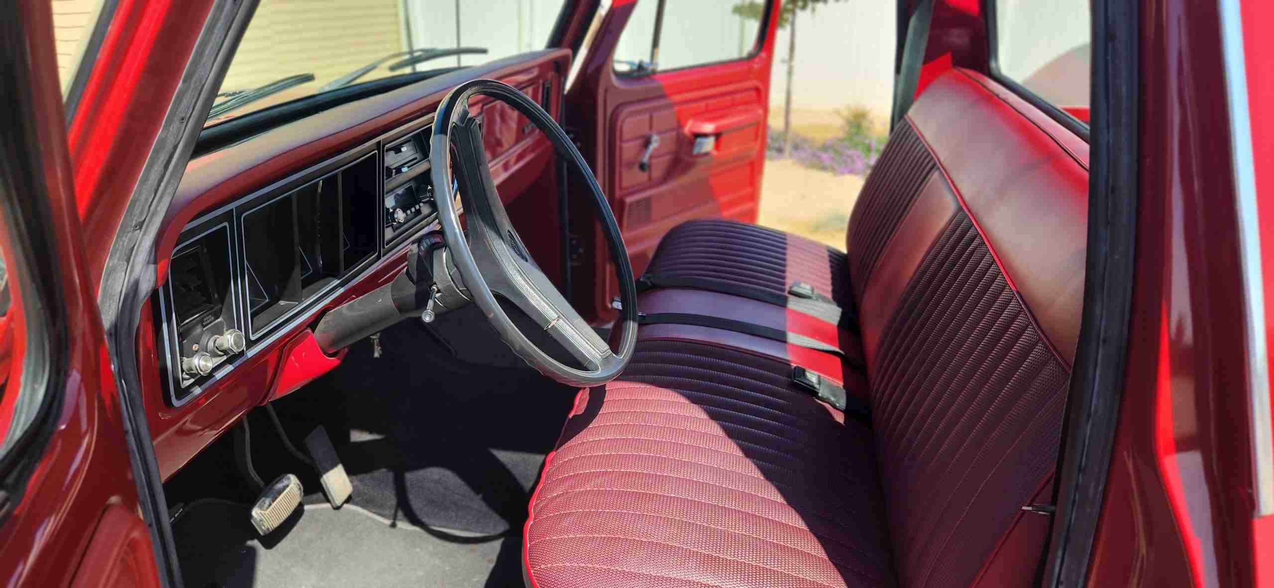 Ford F100 Custom - Cars-On-Line.com