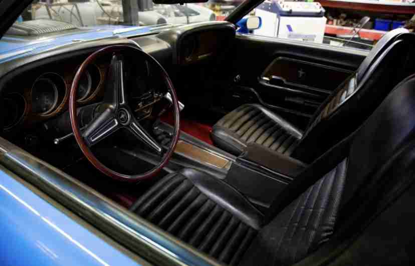 Mustang Fastback Mach 1 - Cars-On-Line.com