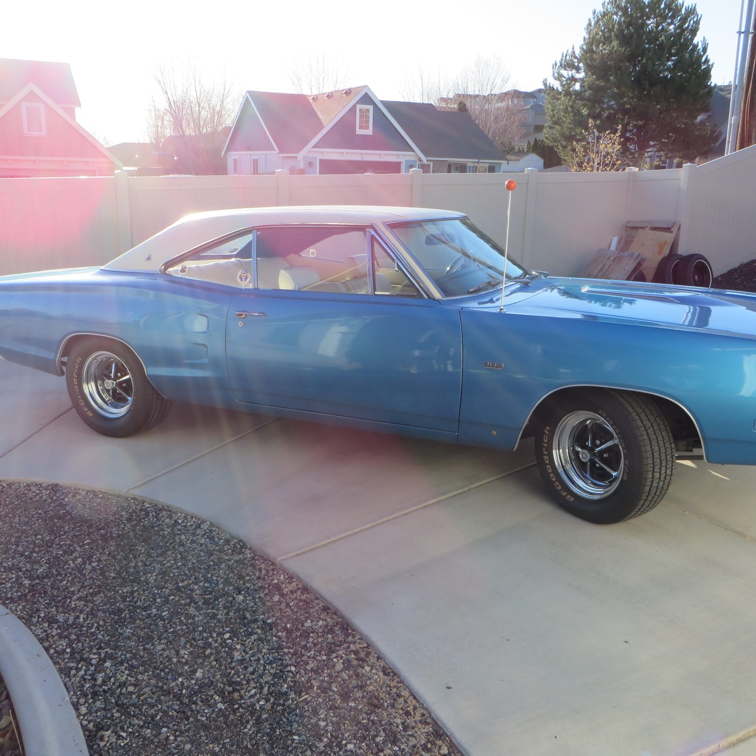 Dodge Super Bee - Cars-On-Line.com