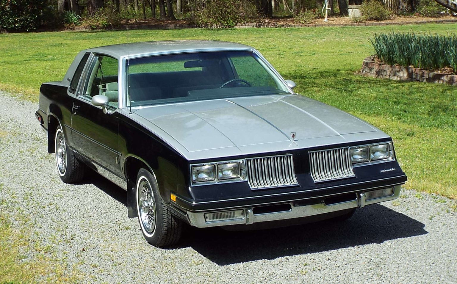 Oldsmobile Cutlass Supreme - Cars-On-Line.com